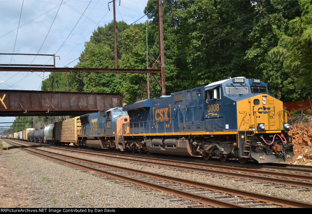 CSX ES44AH 3008 leads Q409-10
